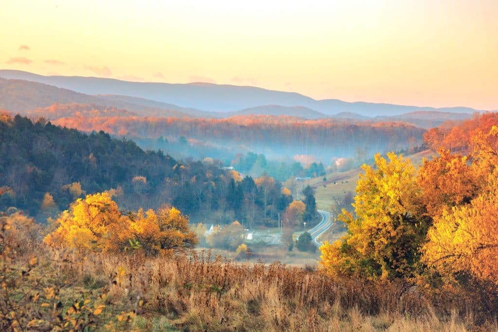 'Under the spell of autumn' -- Fall foliage peaking across West ...