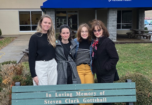 Hospital dedicates bench to Steve Gottshall – The Real WV
